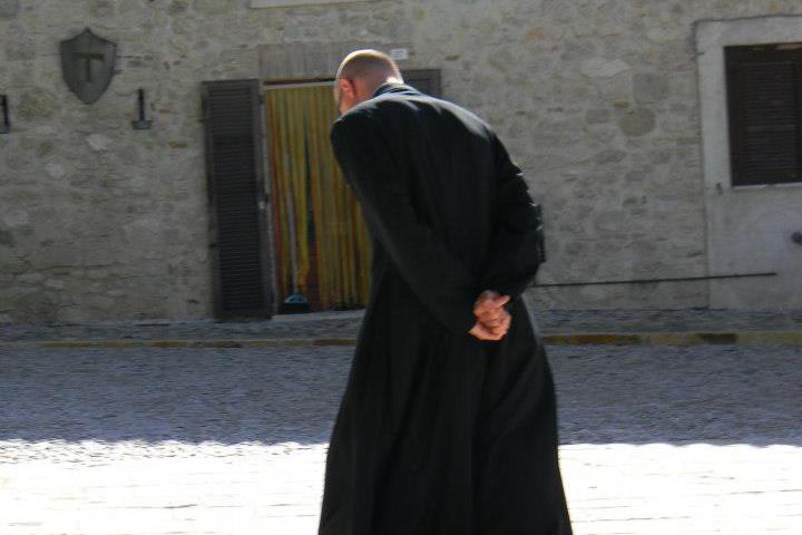 Ministero del prete: bello e impossibile - SettimanaNews